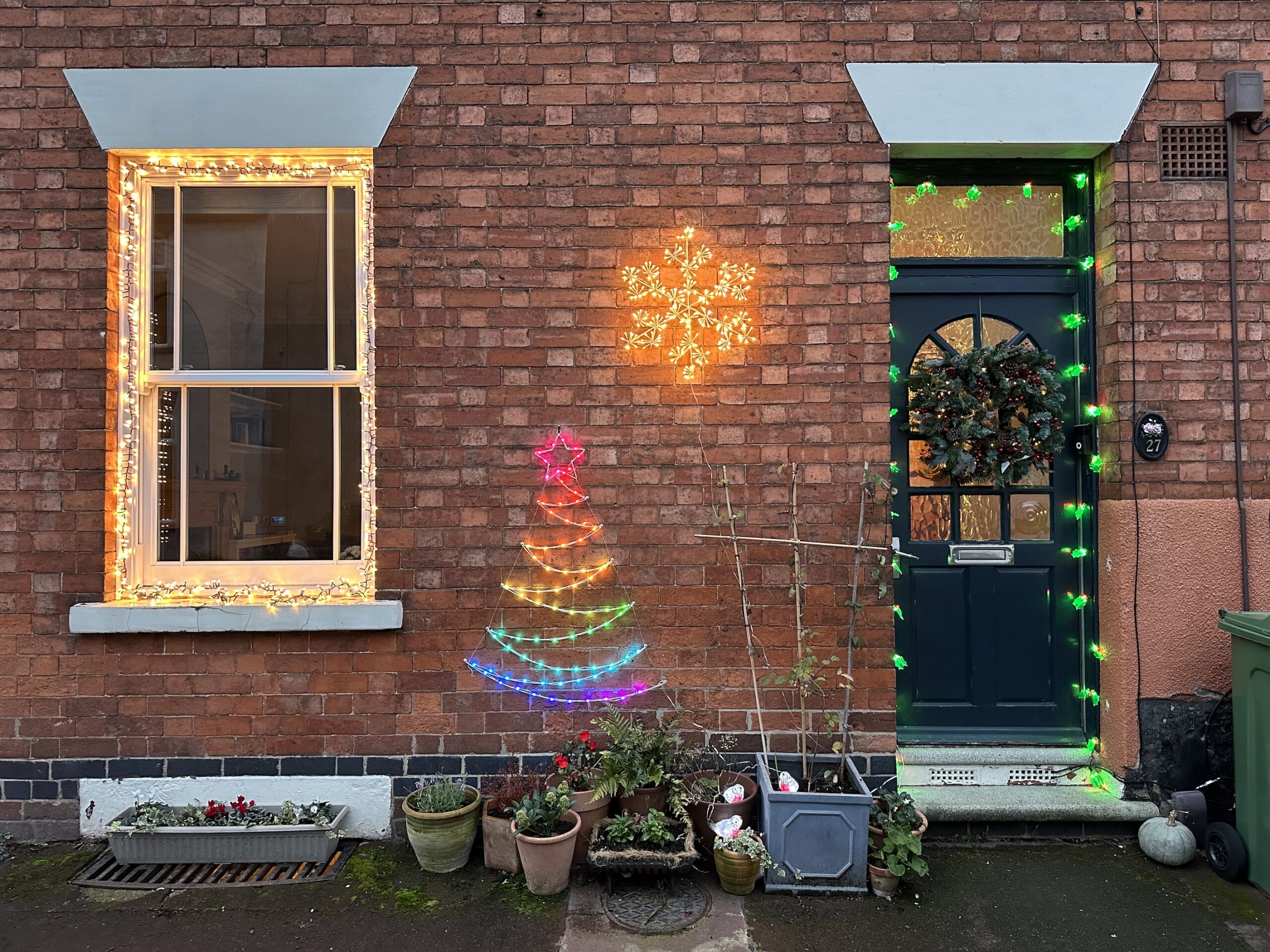 Decorating the Exterior of Our Victorian Terrace for Christmas ...